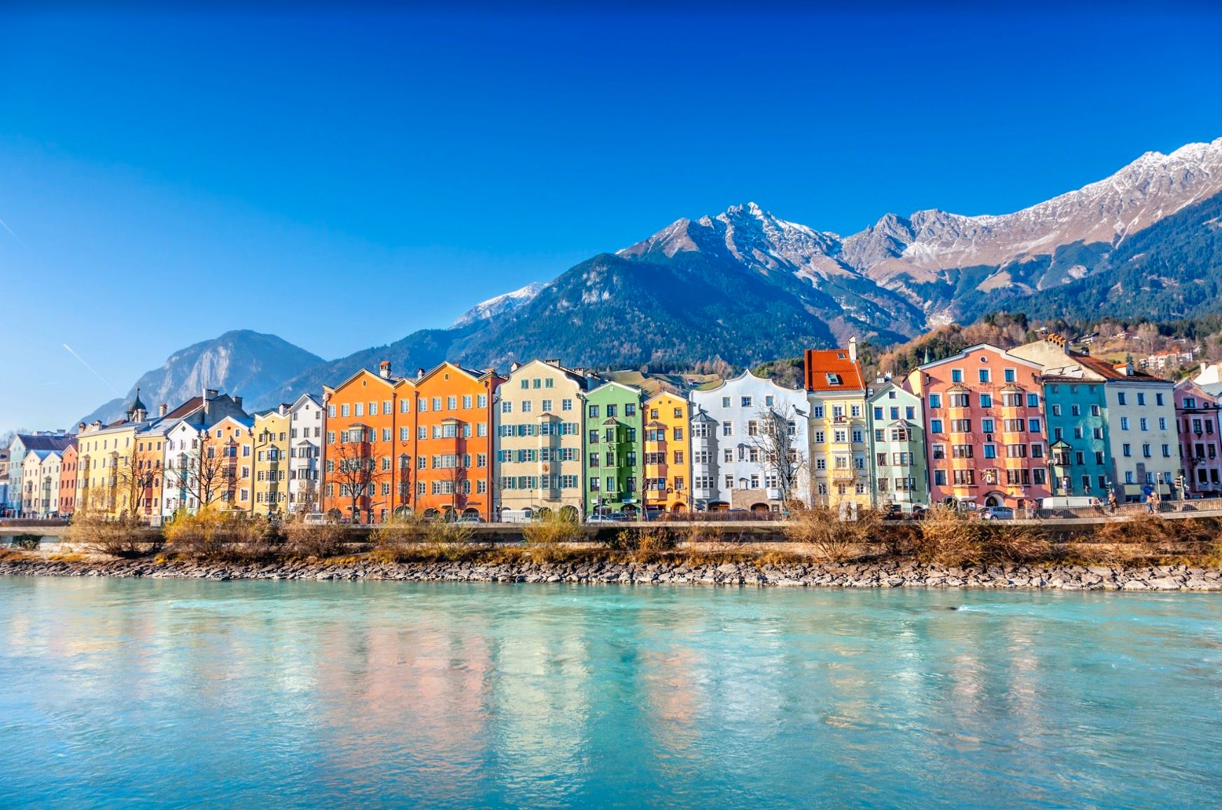 maisons-aux-facades-colorees-d-innsbruck-tyrol-autriche-istock | Ulysse ...